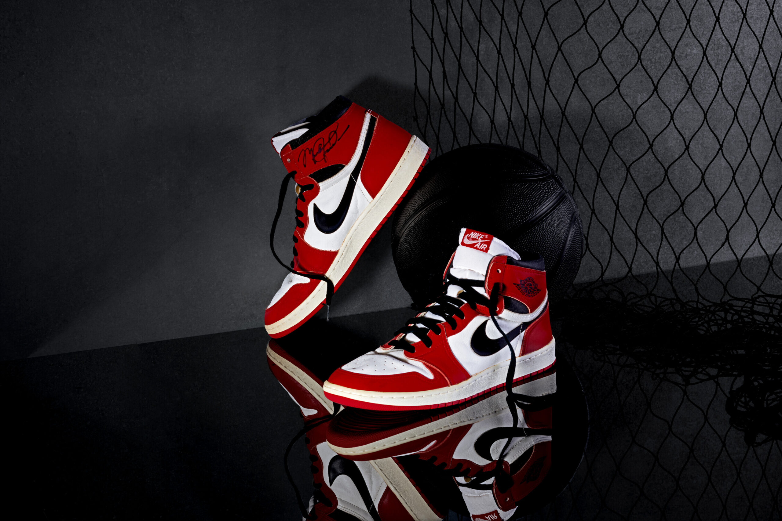 MRK – MICHAEL JORDAN DUAL SIGNED ORIGINAL 1985 AIR JORDAN 1 ‘CHICAGO ...